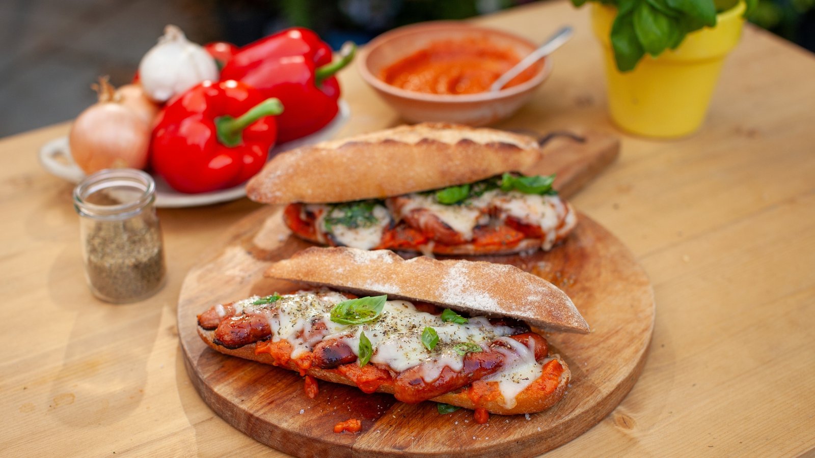 Perros de pizza a la parrilla con queso de Nico - Como Cocinar