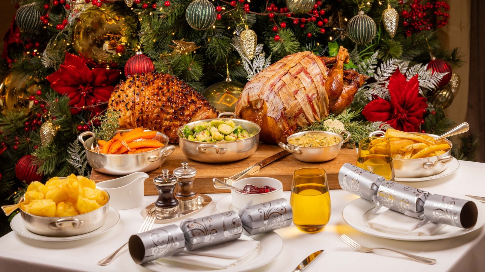 Pavo navideño de Alex Nahke, jamón asado con miel, bolas de nieve y ...